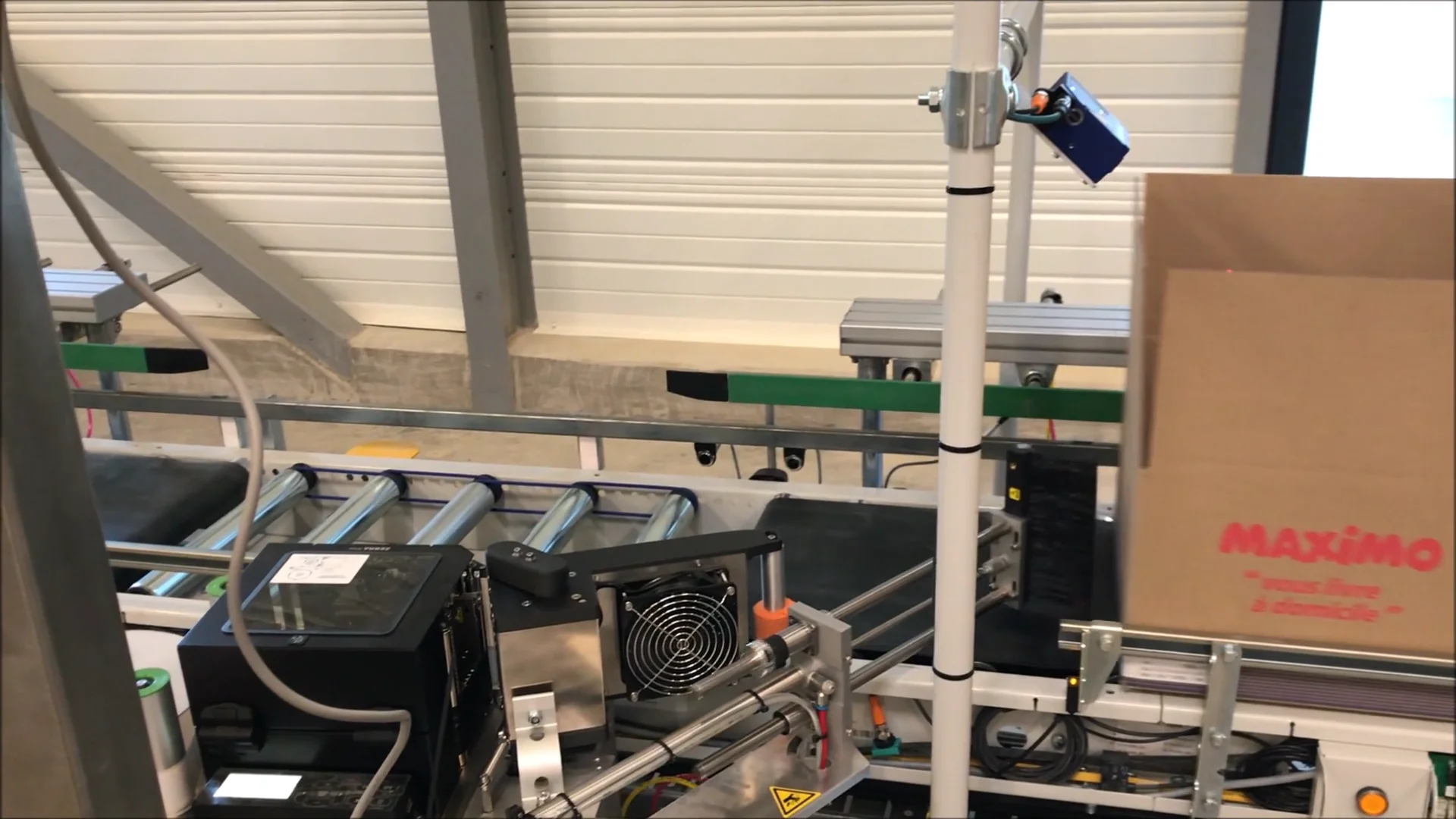 Impression-pose : en angle - ETI3200 CV+rabat arrière sur cartons vides ...