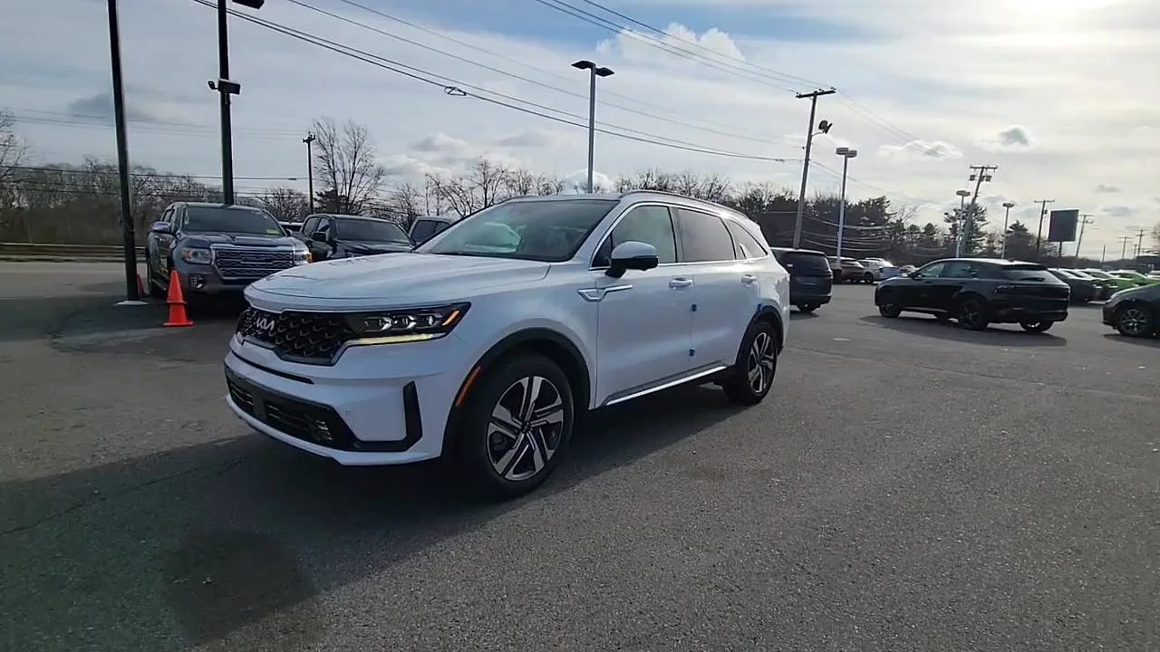 NEW 2024 KIA SORENTO PLUG-IN HYBRID SX PRESTIGE at McGovern Kia of ...