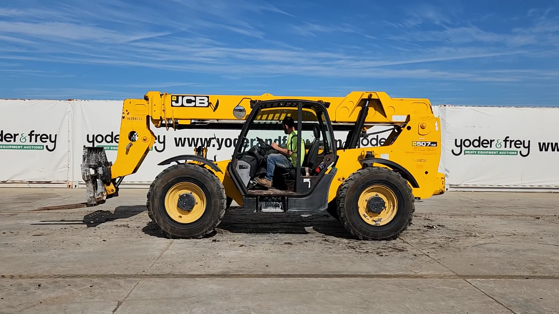 ROPS, 7,000lb Max Lift Capacity, 42ft Max Lift Height, Frame Levelling ...