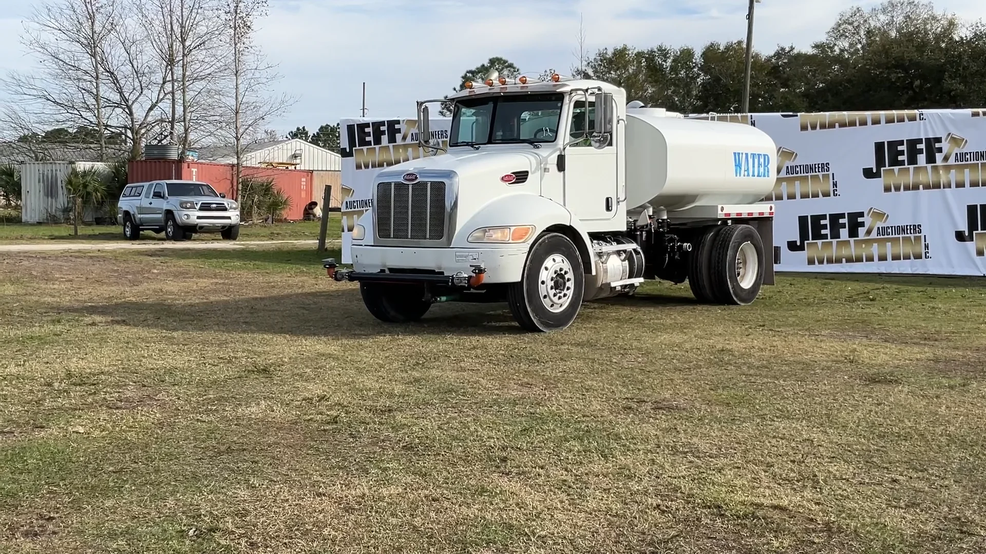 2013 PETERBILT 352 SINGLE AXLE WATER TRUCK VIN 2NP2HM6X0DM182541 on Vimeo