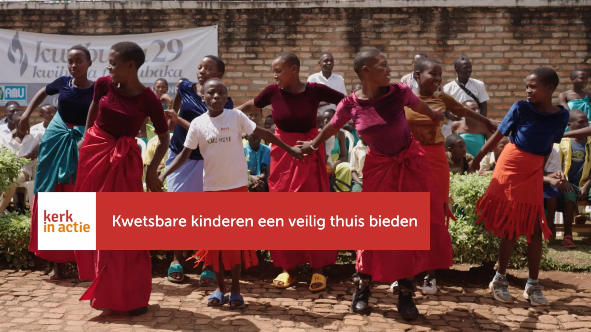 Kwetsbare kinderen een veilig thuis bieden in Rwanda on Vimeo
