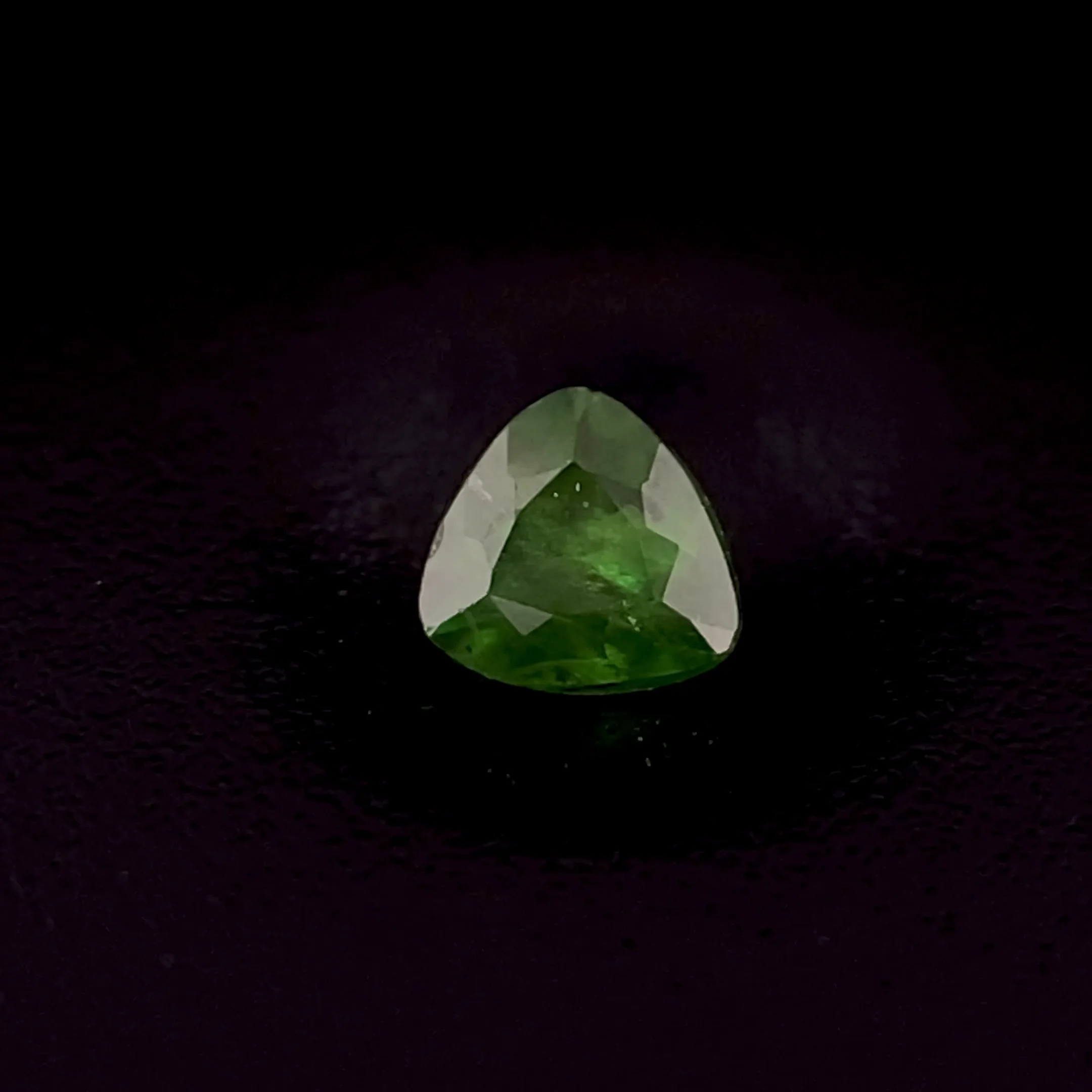 Titanite (Chrome Sphene) on Vimeo