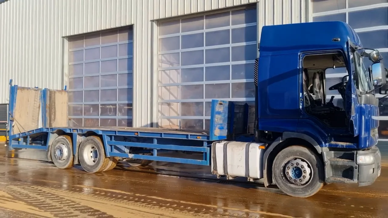 Renault 6x2 Rear Lift Beavertail Lorry, Hydraulic Flip Toe Ramps ...