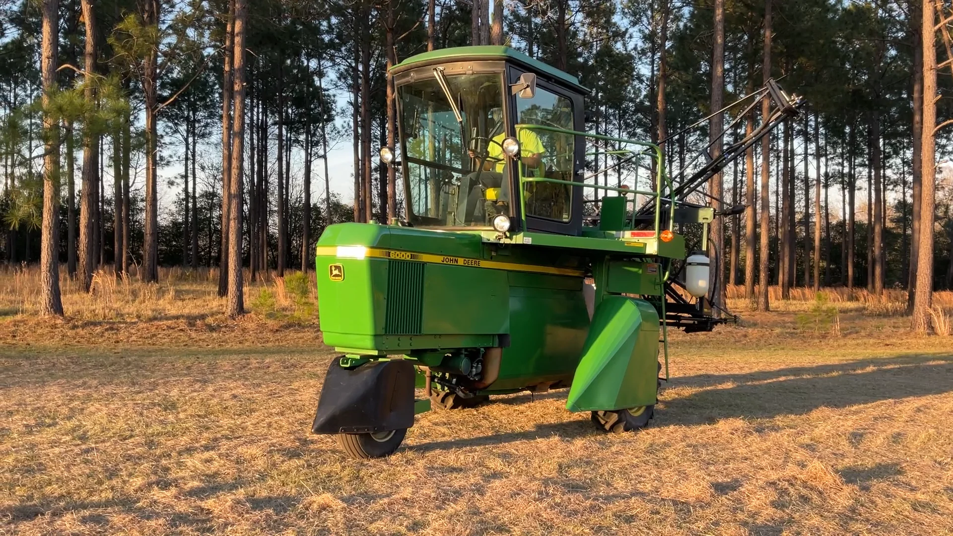 JOHN DEERE HIGH-CYCLE 6000 SPRAYER SN N06000X025046 on Vimeo