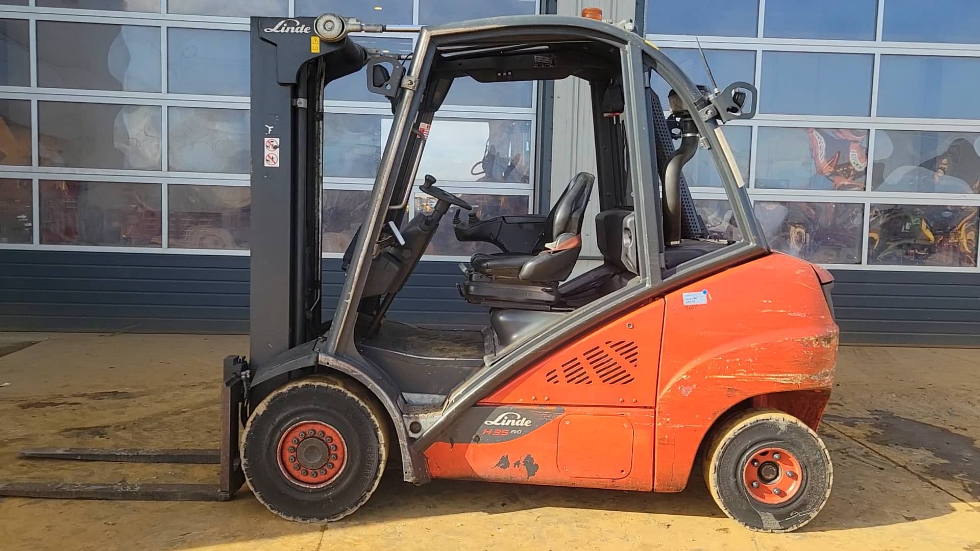 Linde H35D-02 - Leeds March 24 on Vimeo