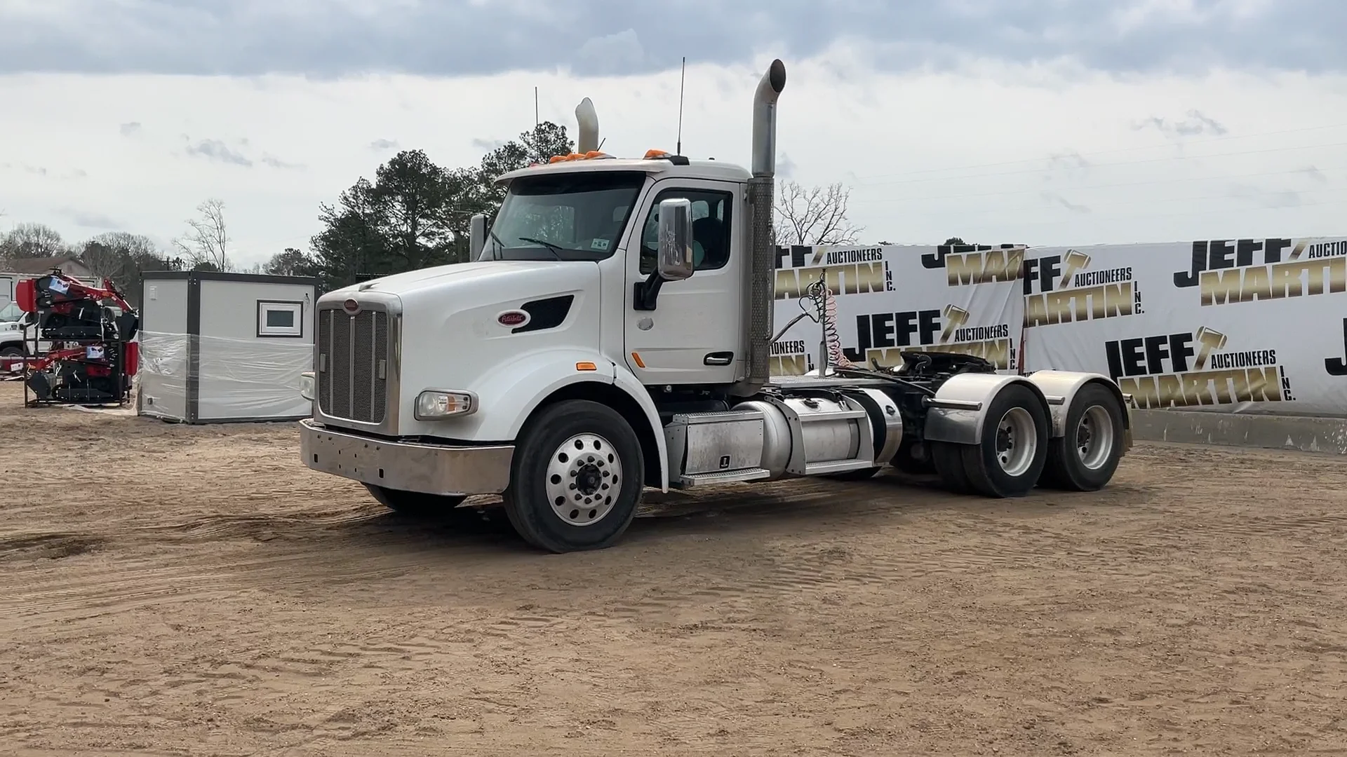 2017 PETERBILT 567 TANDEM AXLE DAY CAB TRUCK TRACTOR VIN ...