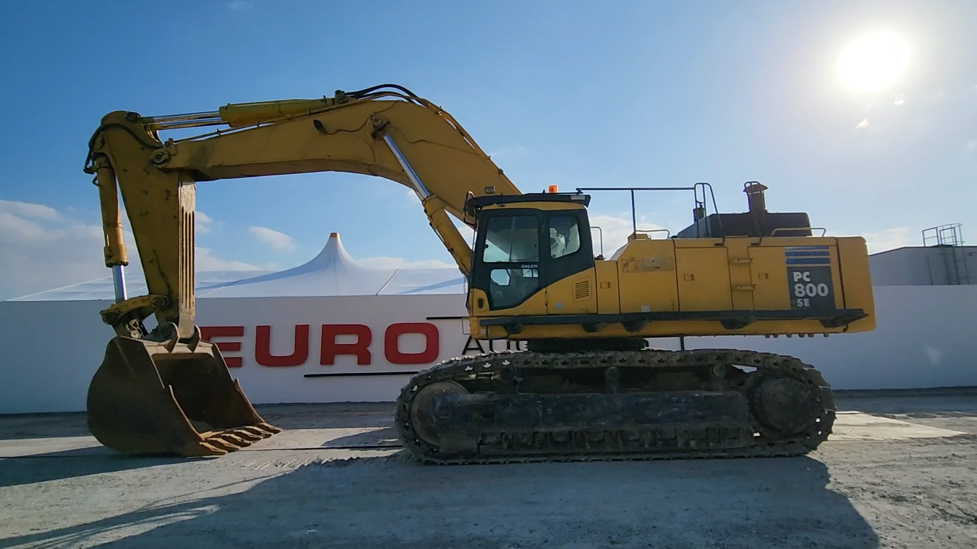 Komatsu PC800-7 - Abu Dhabi March 24 on Vimeo