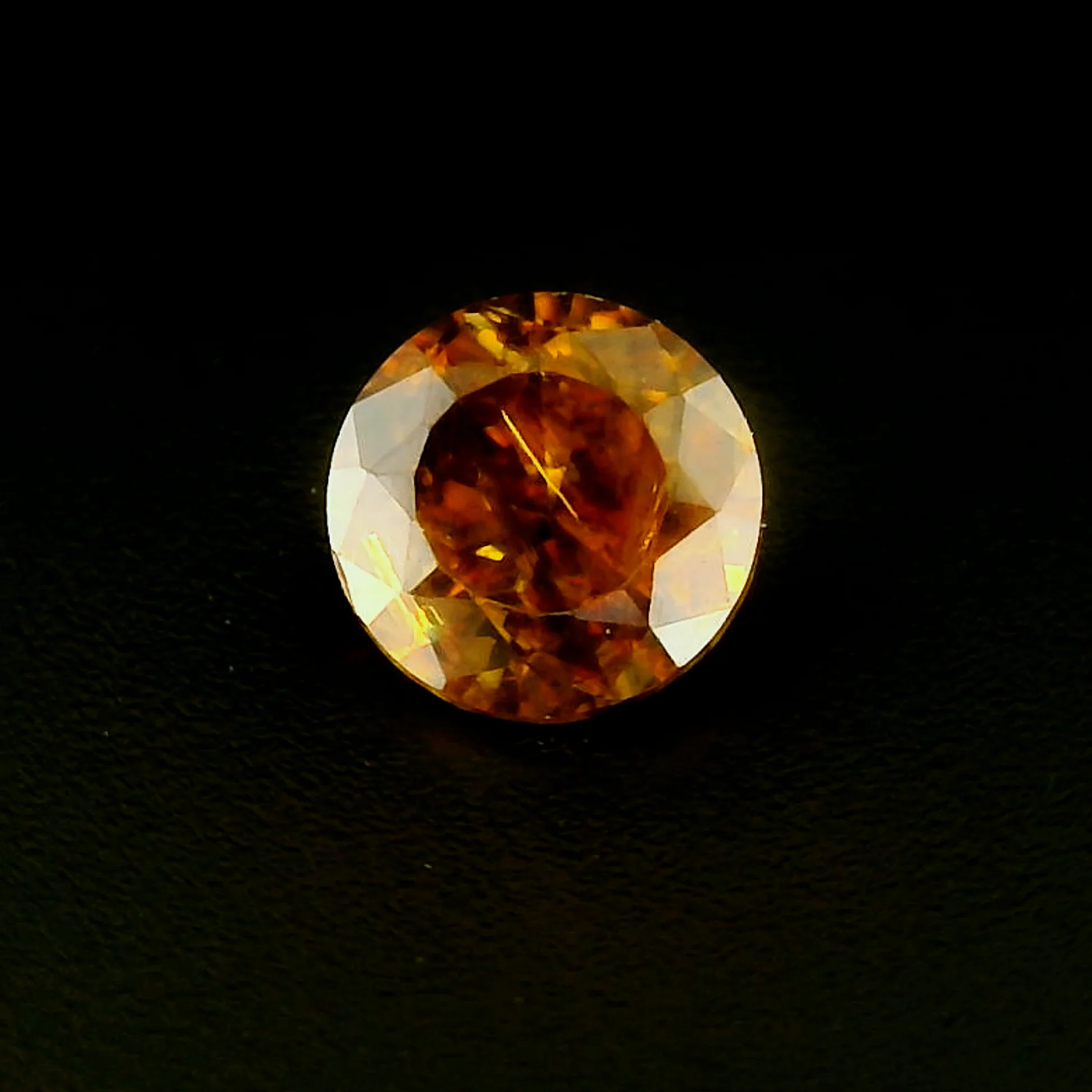 Titanite (Sphene) (great dispersion) on Vimeo