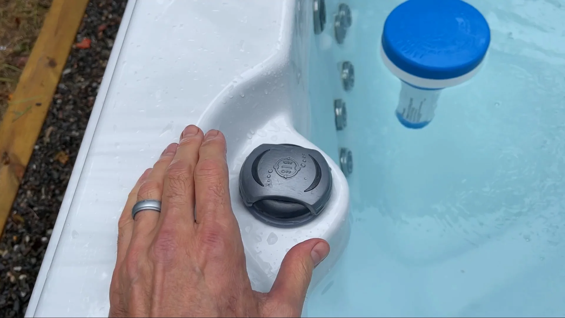 Hot tub dials in tub on Vimeo