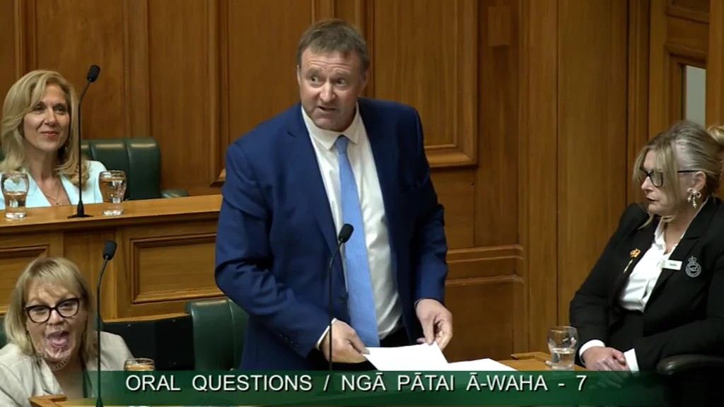 Question 8 - Hon Willie Jackson to the Minister for Media and Communications on Vimeo