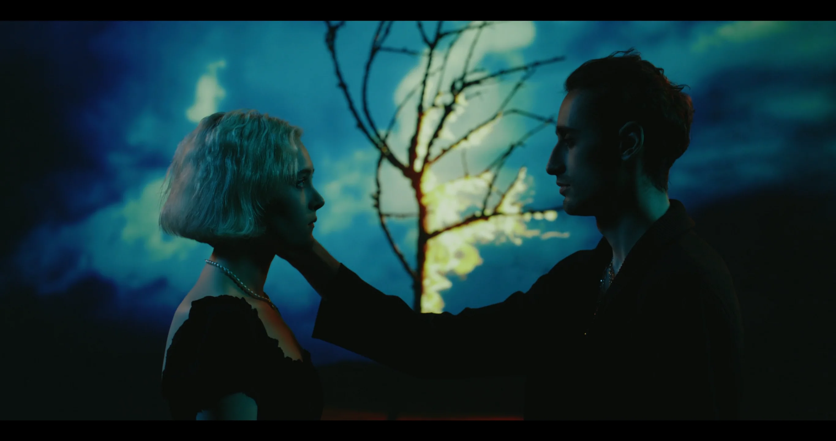 MY HOPELESS HEART MV