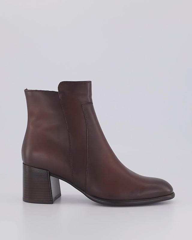 Buy SHOWY Coffee boots Online at Shoe Connection