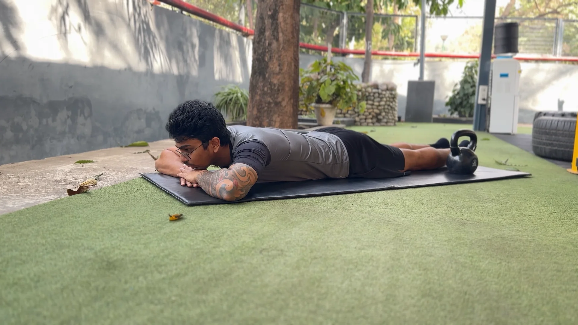Prone Leg Raises - Back Pain on Vimeo
