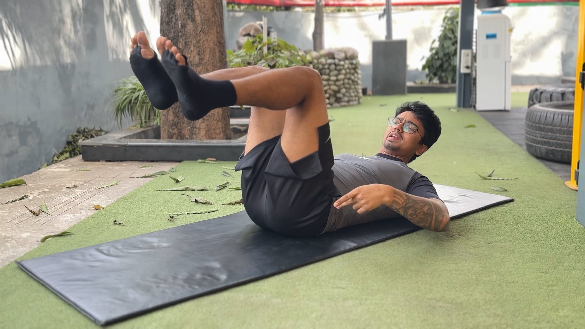 Dead Bug Leg Raises - Back Pain