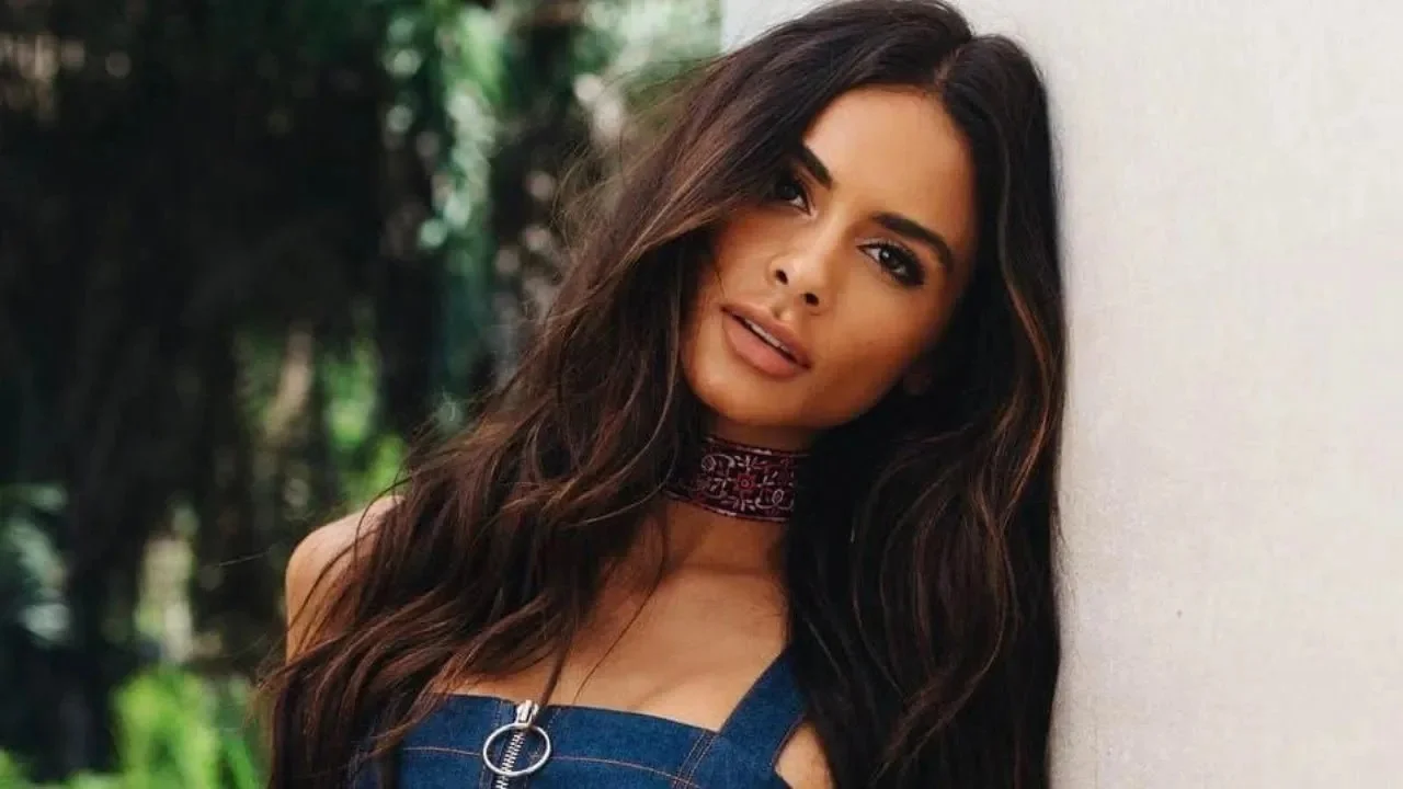 "The Raconteurs - Steady As She Goes" HD Bikini Models Music Video in ...