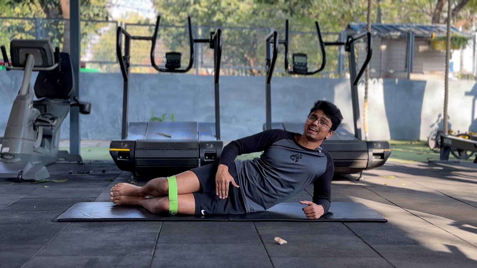 Side Lying Glute Bridge Raise on Vimeo
