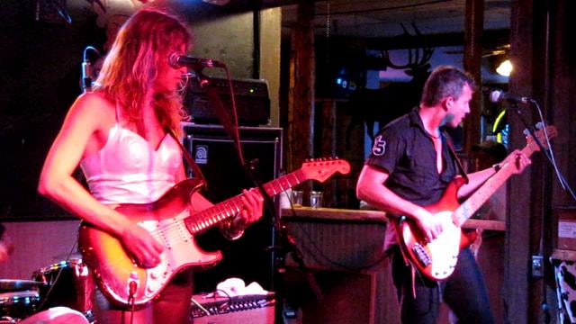 Ana Popovic and Kate Moss @ Smokin' Moe's on Vimeo