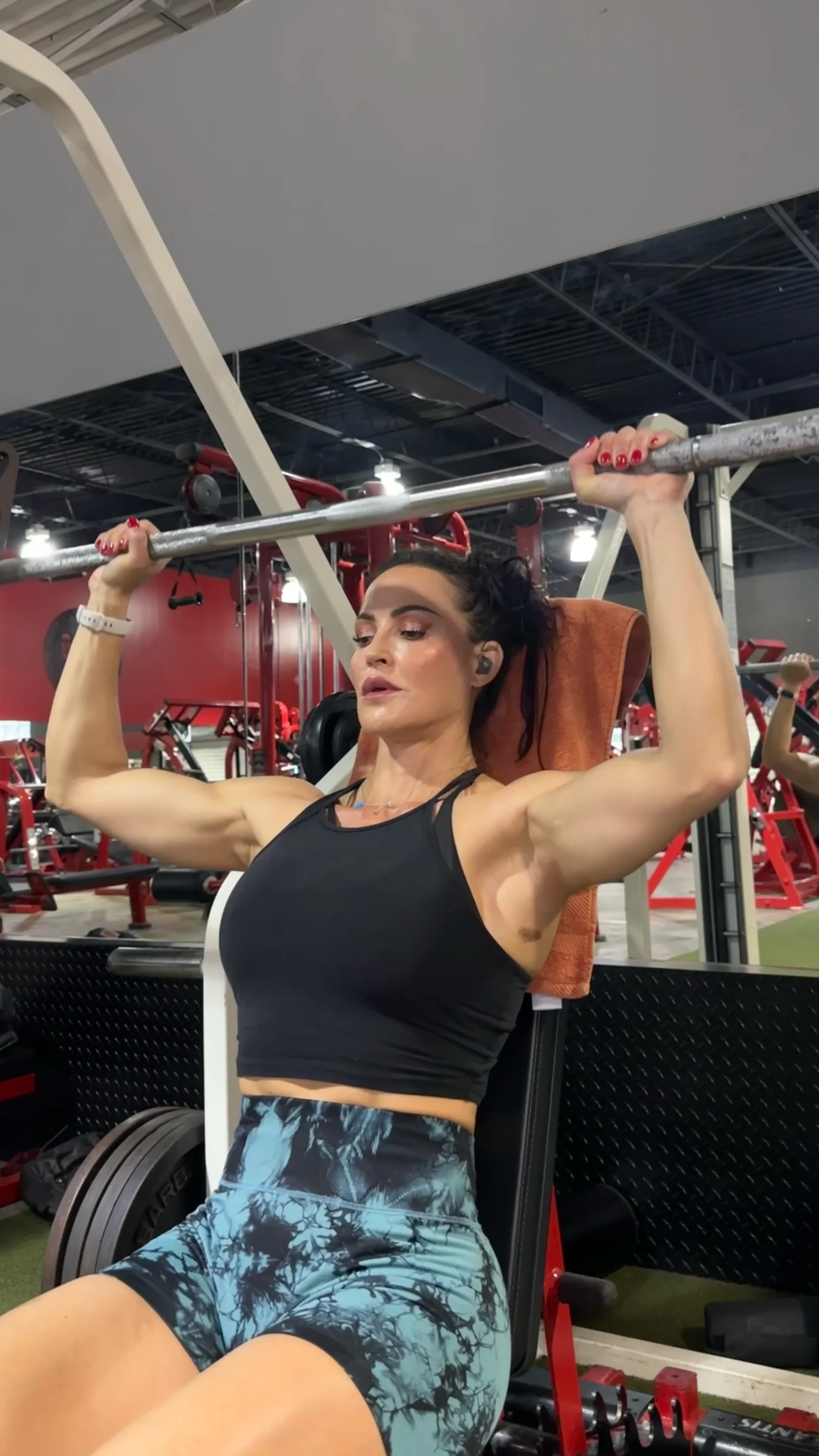 High incline shoulder press