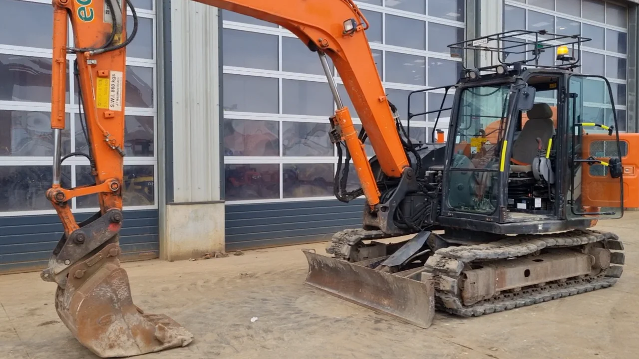 Hitachi ZX85USB-5 - Leeds April 2024