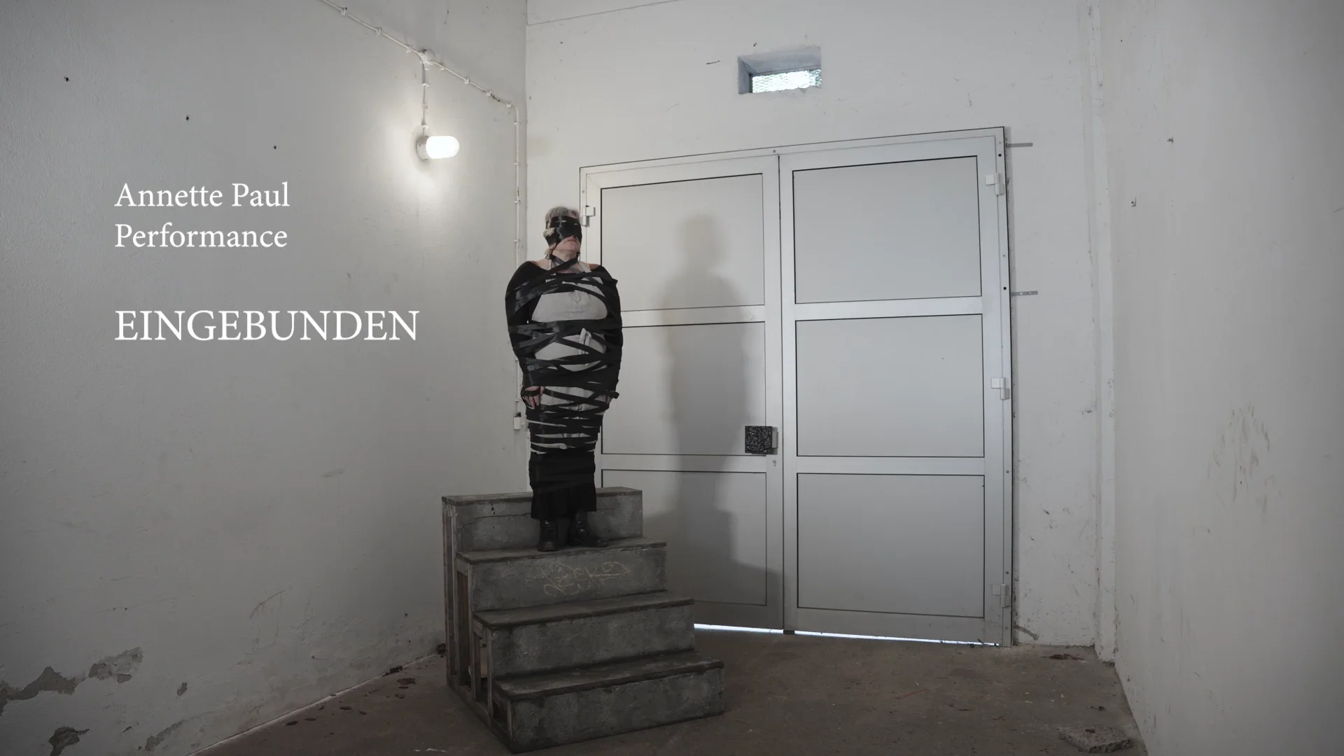 EINGEBUNDEN — Performance von und mit Annette Paul on Vimeo