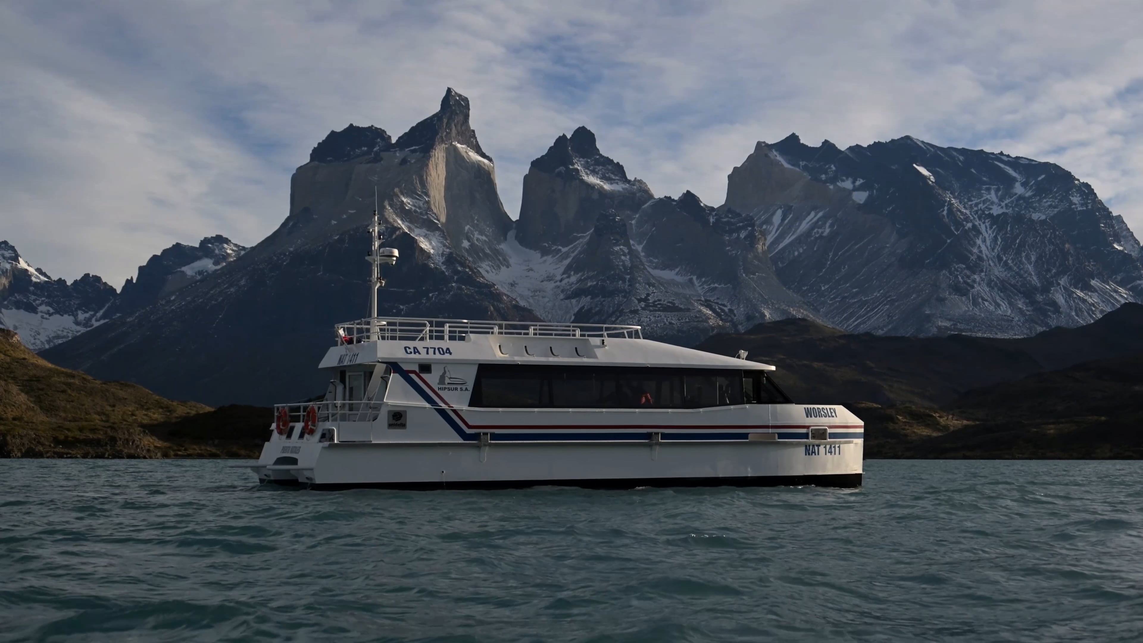 Catamaran Lago Pehoe - W Trek Camping, Catamaran Lago Pehoe, Torres Del ...