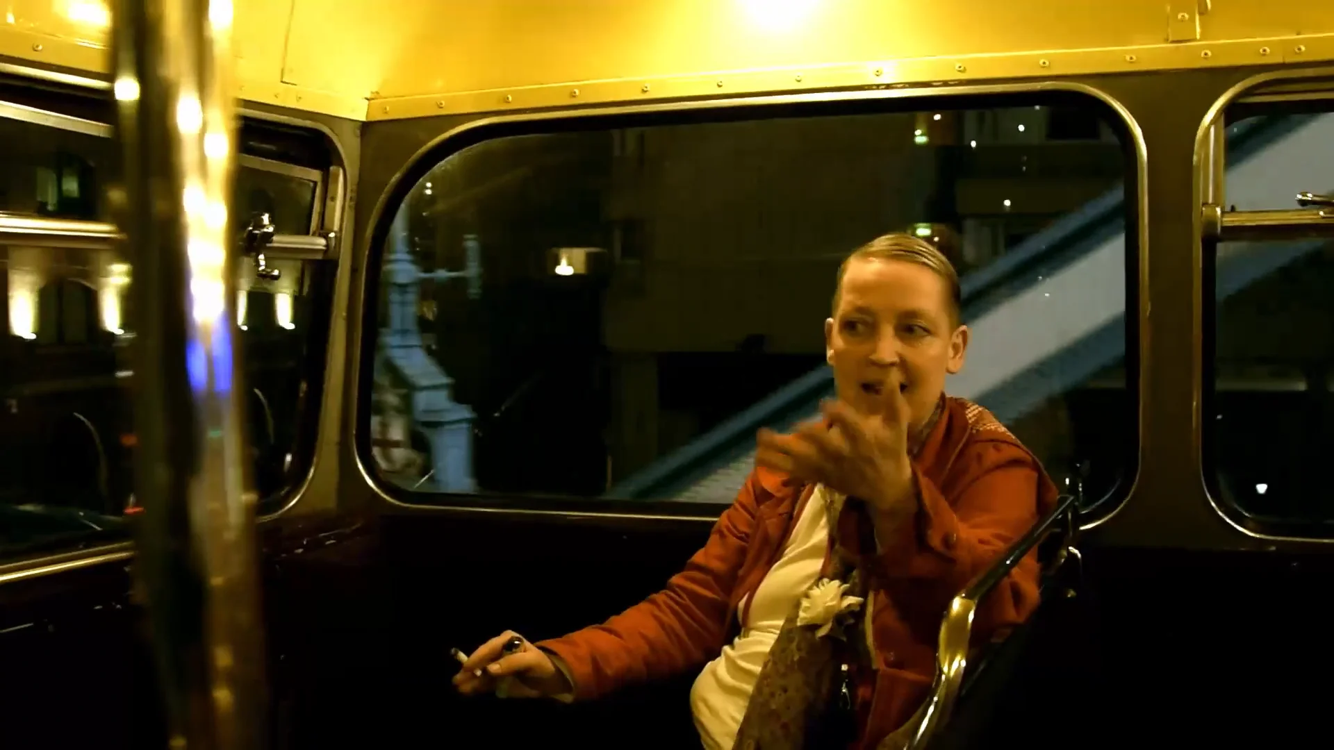 Free Assange Bus on Vimeo