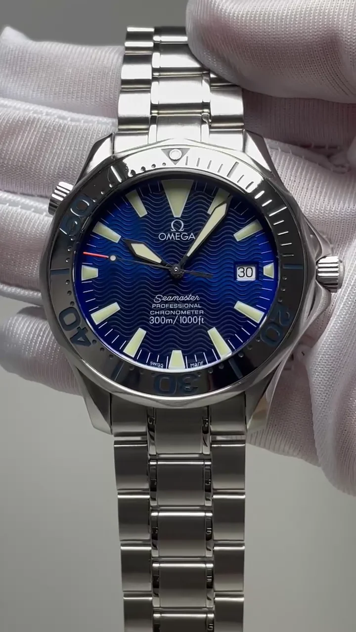 187656 Omega Seamaster Electric Blue 41 on Vimeo