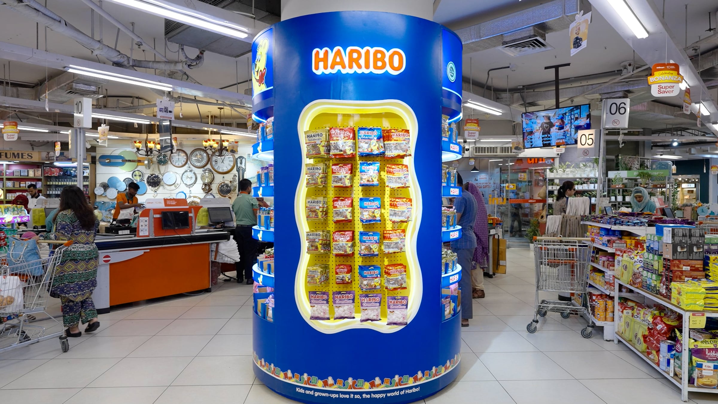 Unimart Gulshan 2, retail stor round pillar design for Haribo