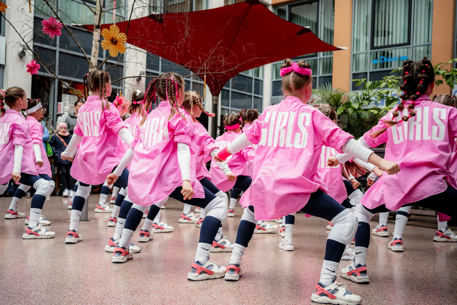 Pures Leben tanzt in den Schweriner Höfen in Schweriner Höfe on Vimeo