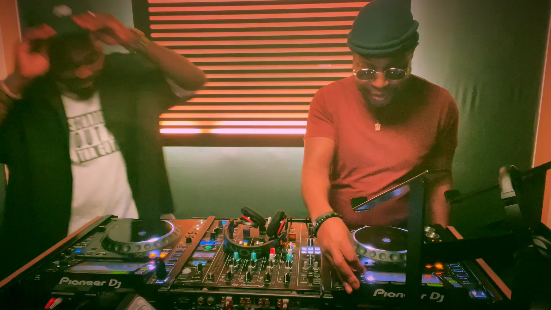 Sadiq Bello B2B Fay Keysz (Recorded @ Pirate Studios) on Vimeo