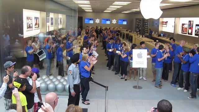 Apple Store Opening at Conestoga Mall in Waterloo, Ontario on Vimeo