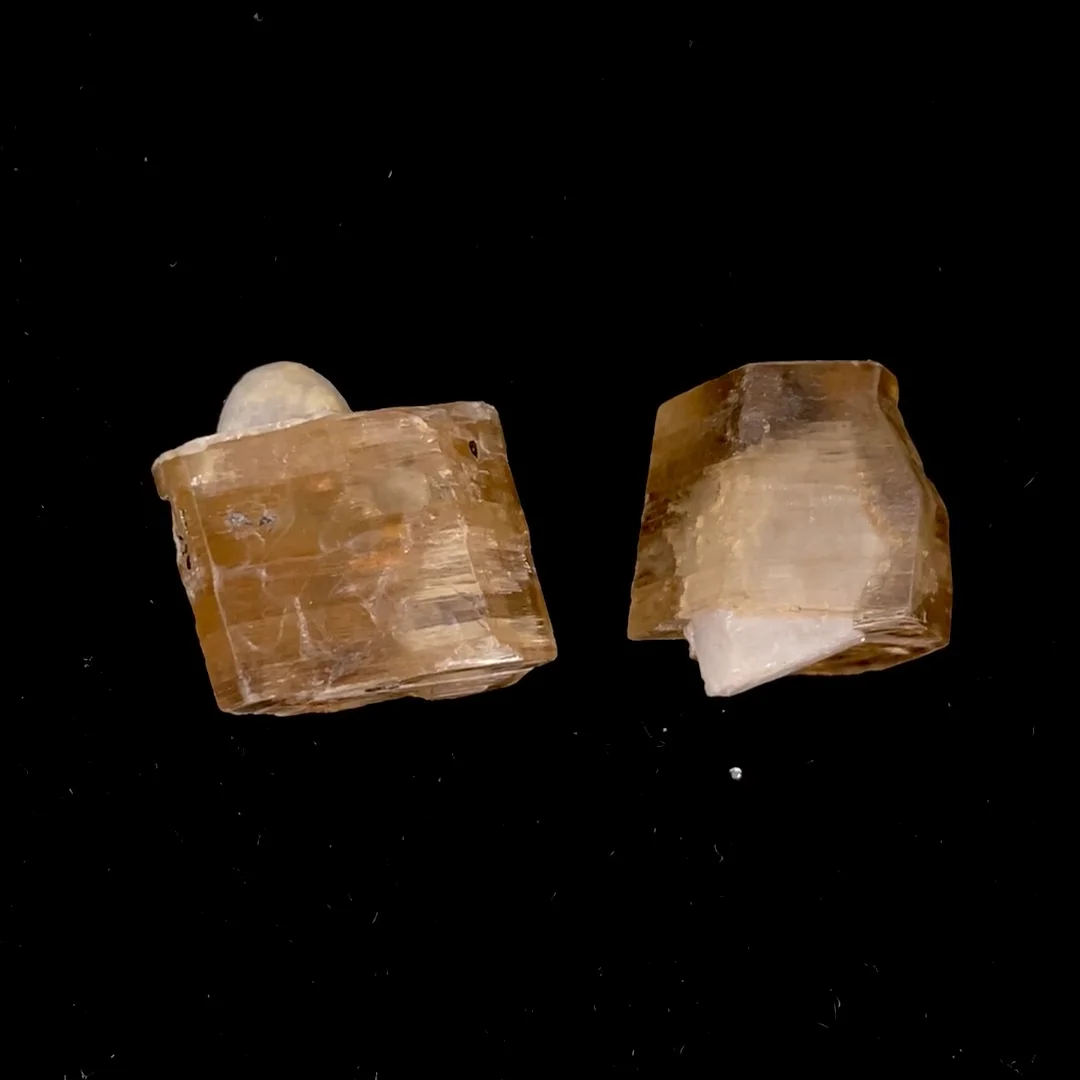 Phlogopite (gemmy crystals with bluish Calcite inclusions) on Vimeo
