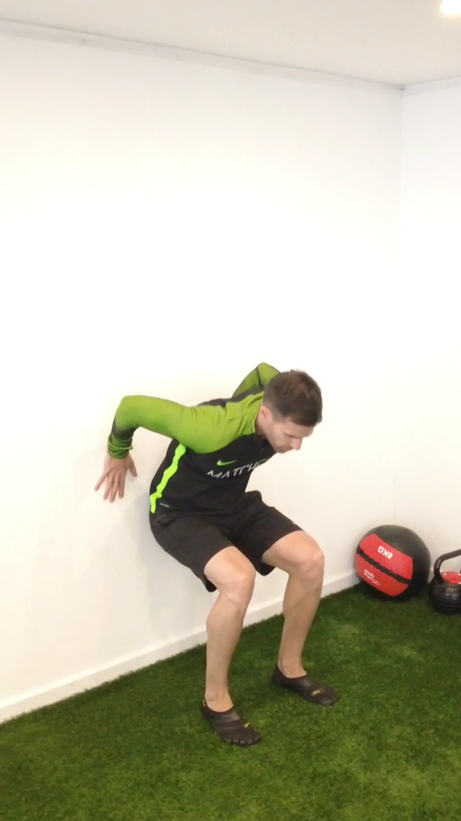 RAISED HEEL WALL SIT