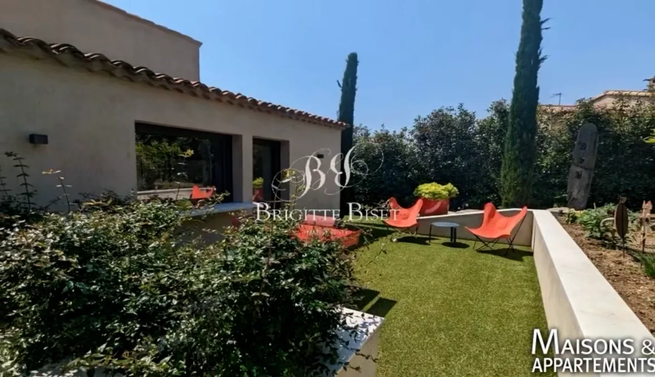 SAINTE-MAXIME - MAISON À VENDRE - 3 950 000 € - 203 m² - 8 pièces on Vimeo