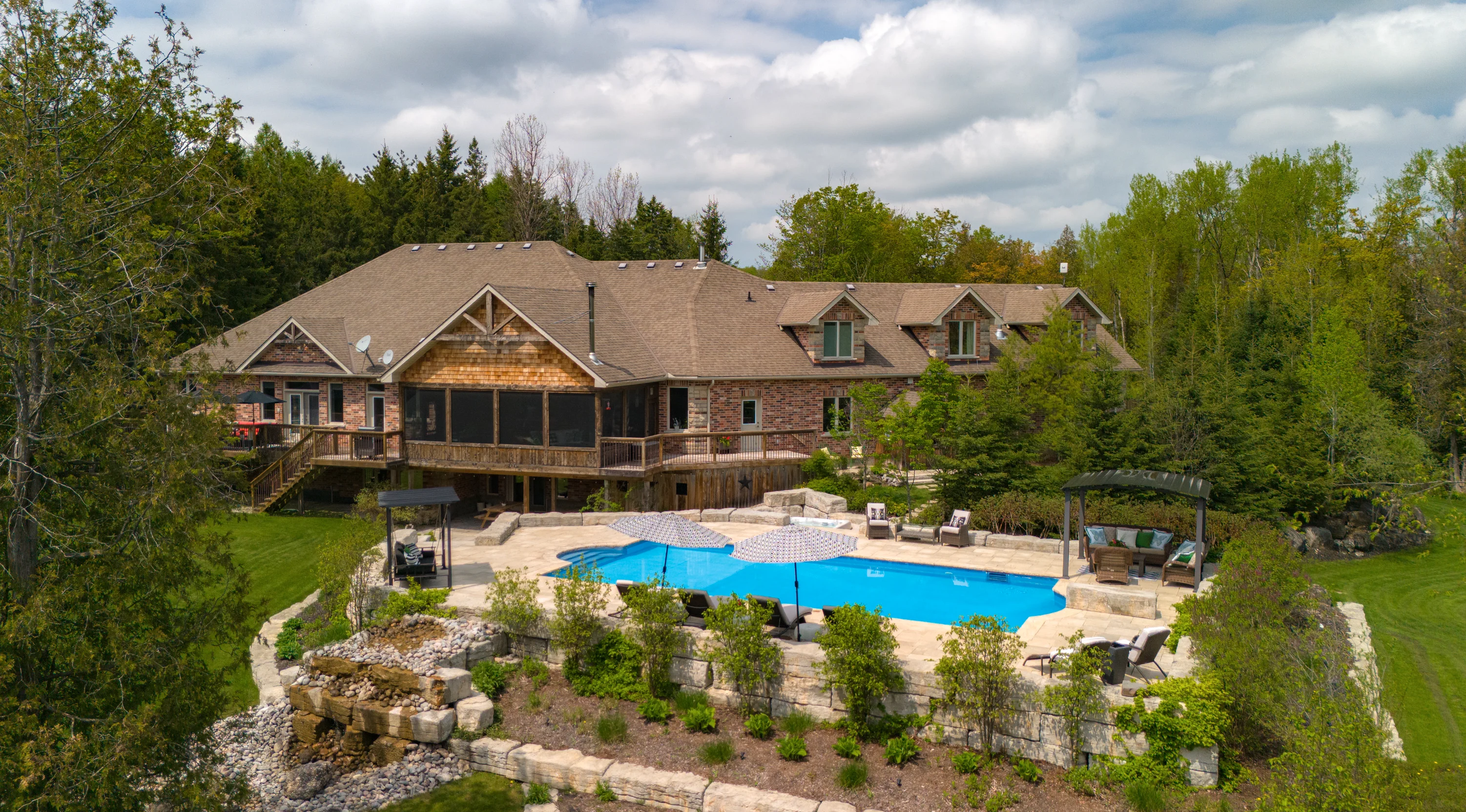 387124 Sideroad 20 - Mono Center