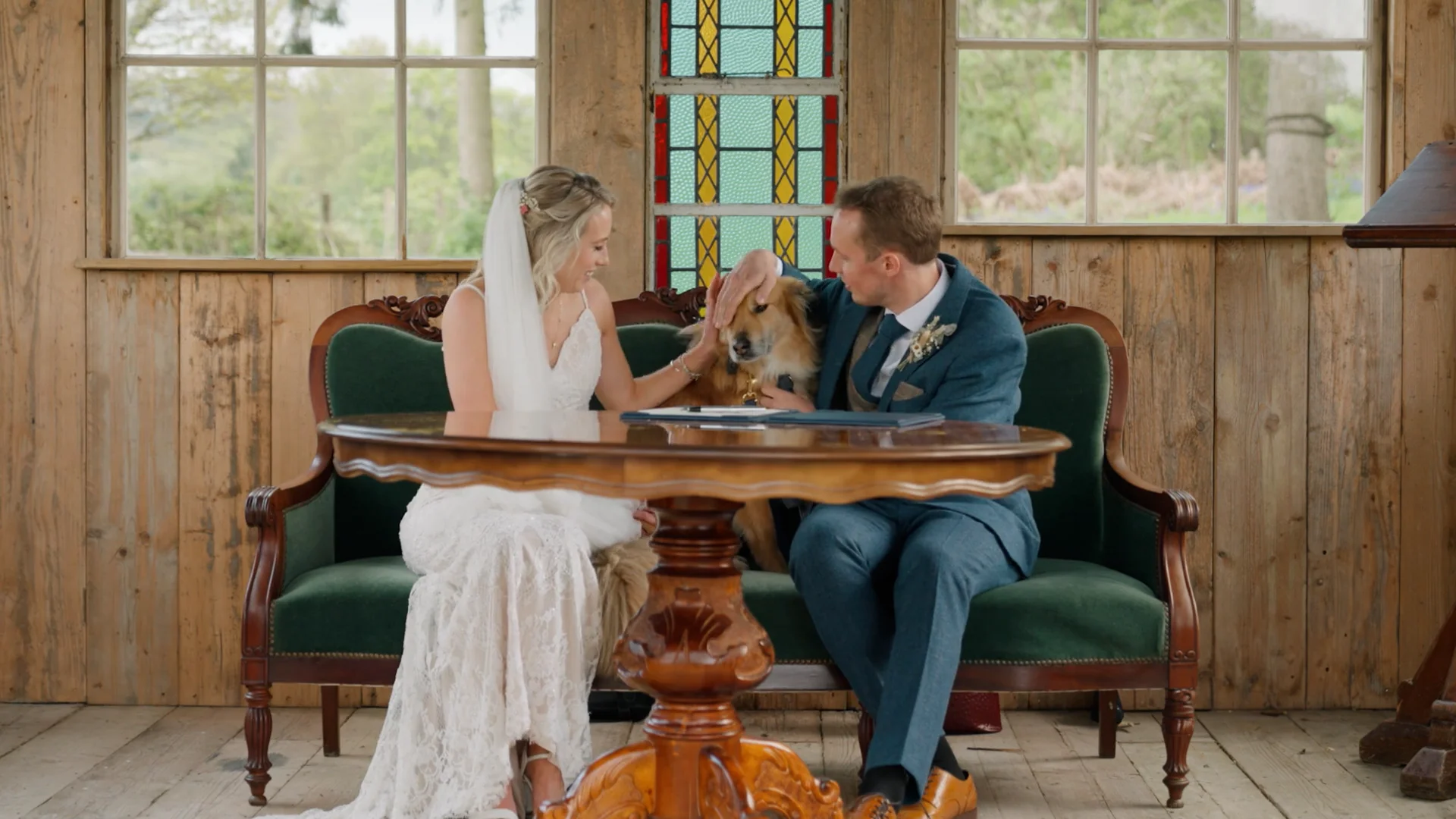Oak Tree Barn Weddings on Vimeo
