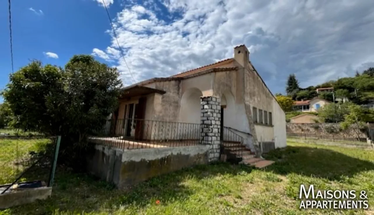 APT - MAISON À VENDRE - 200 000 € - 70 m² - 4 pièces on Vimeo