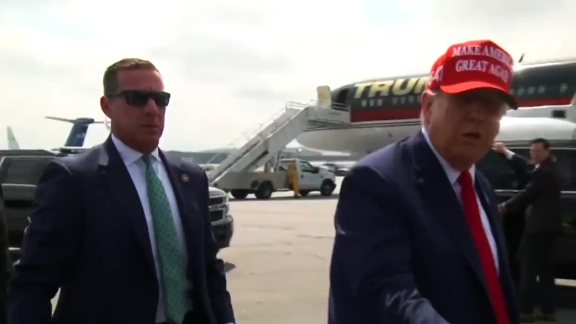 Press Gaggle: Donald Trump Speaks to Reporters After Arrival in Atlanta ...