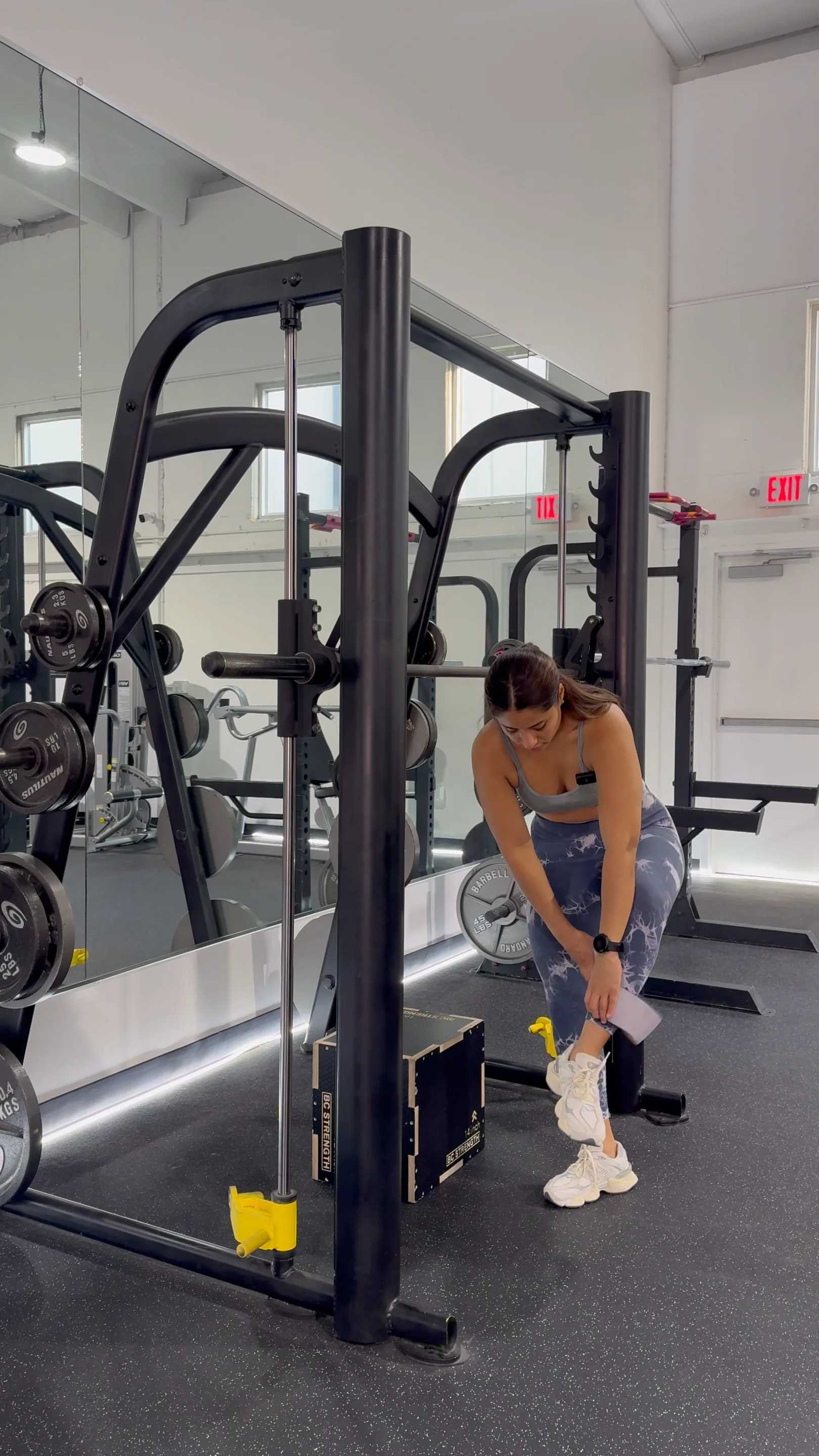 Smith Machine Glute Box Squats on Vimeo