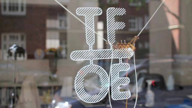 Der Kritzler - scribbling "TFOE" on Vimeo