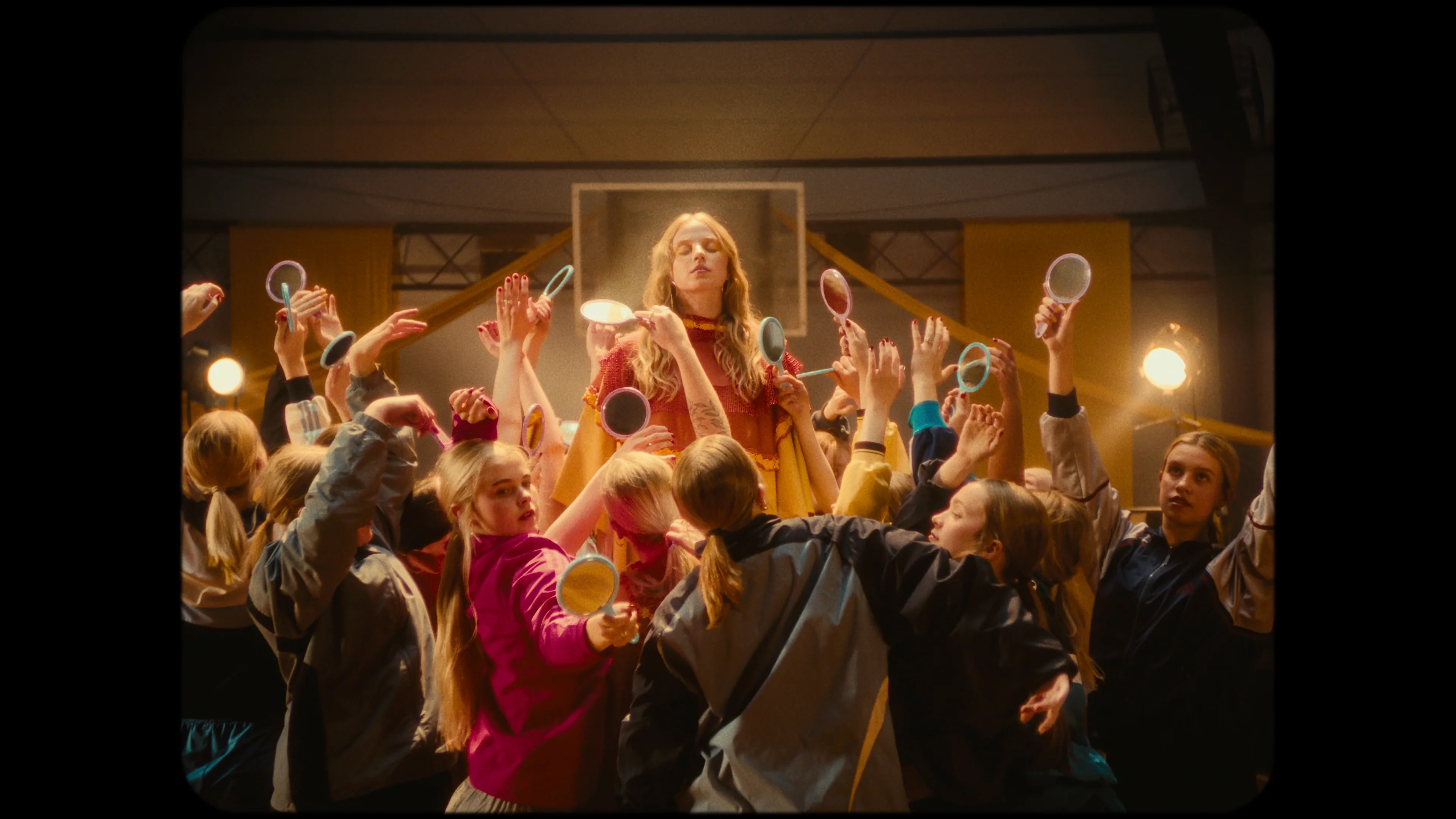 nublu - push it feat. maria kallastu on Vimeo