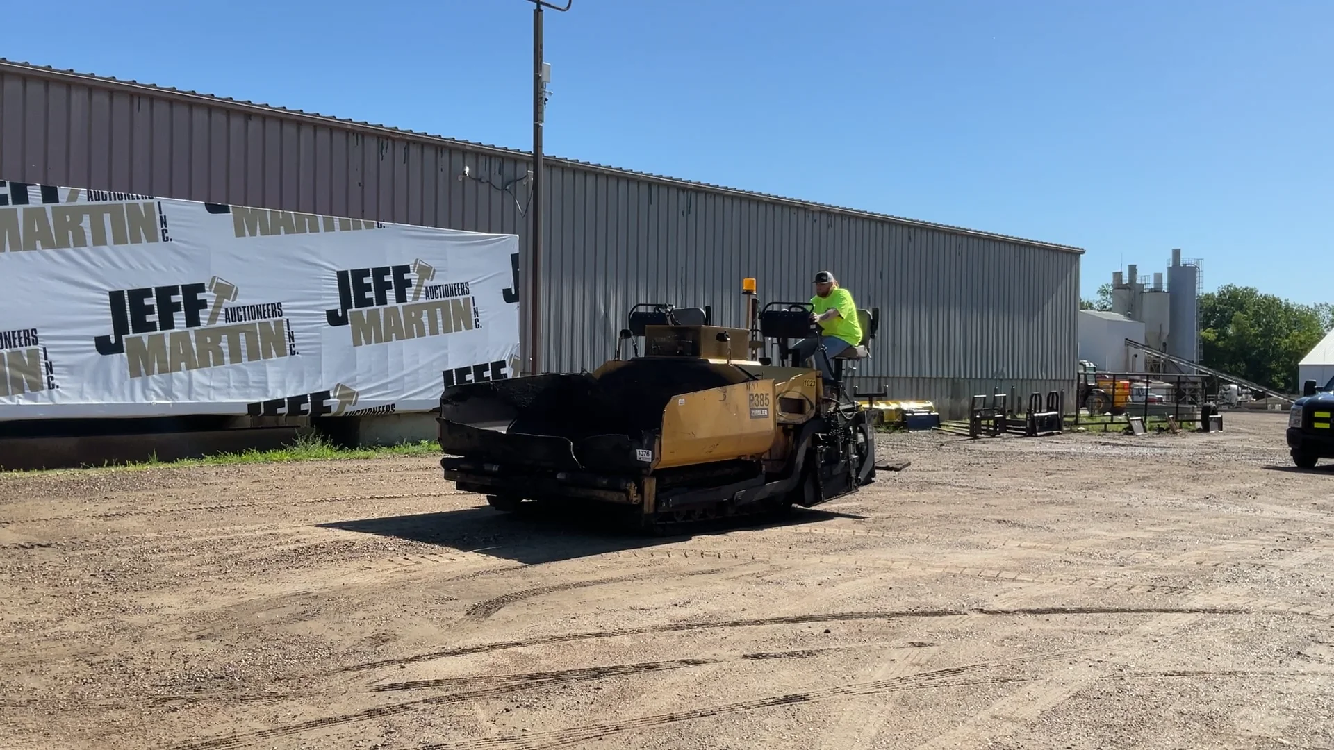 2011 WEILER P385 CRAWLER ASPHALT PAVER SN P3851039 on Vimeo