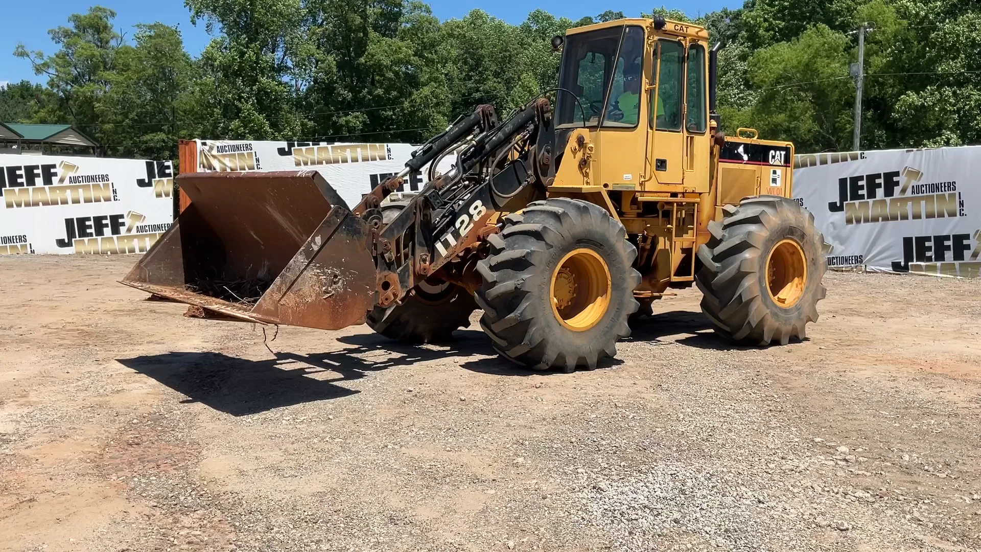 CATERPILLAR IT28 WHEEL LOADER SN 2KC01123 on Vimeo