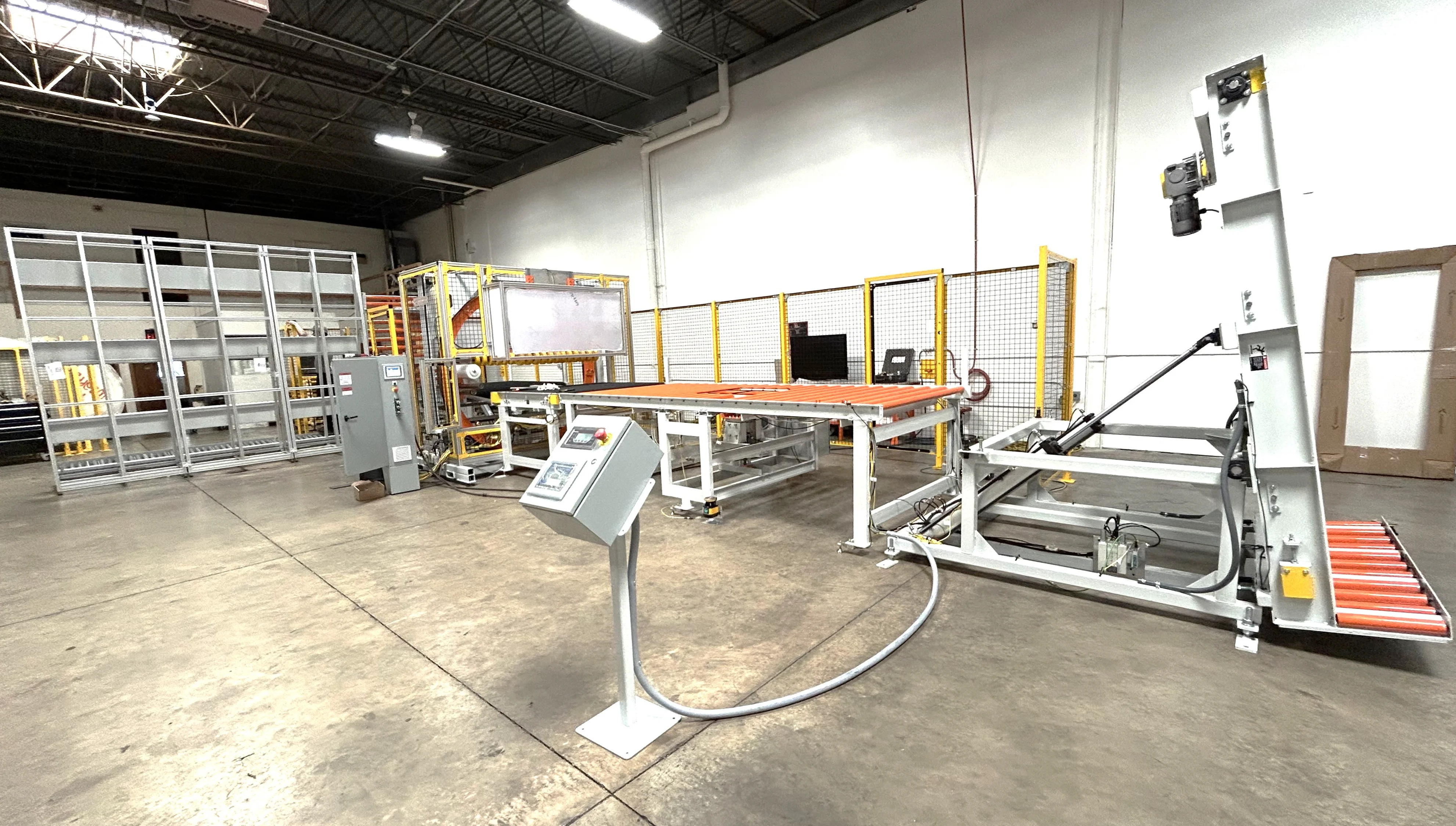 Building panel stretch wrapping line with automatic orbital wrapper