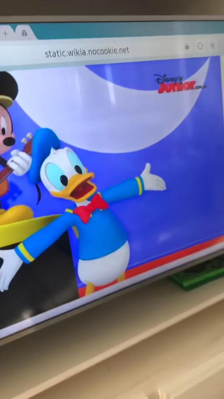 Donald Duck singing Boom Clap on Vimeo