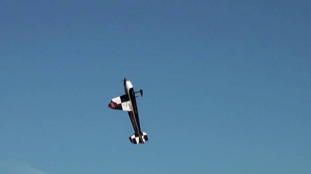 EXTREME FLIGHT 48" Extra 300EXP Retirement flights on Vimeo