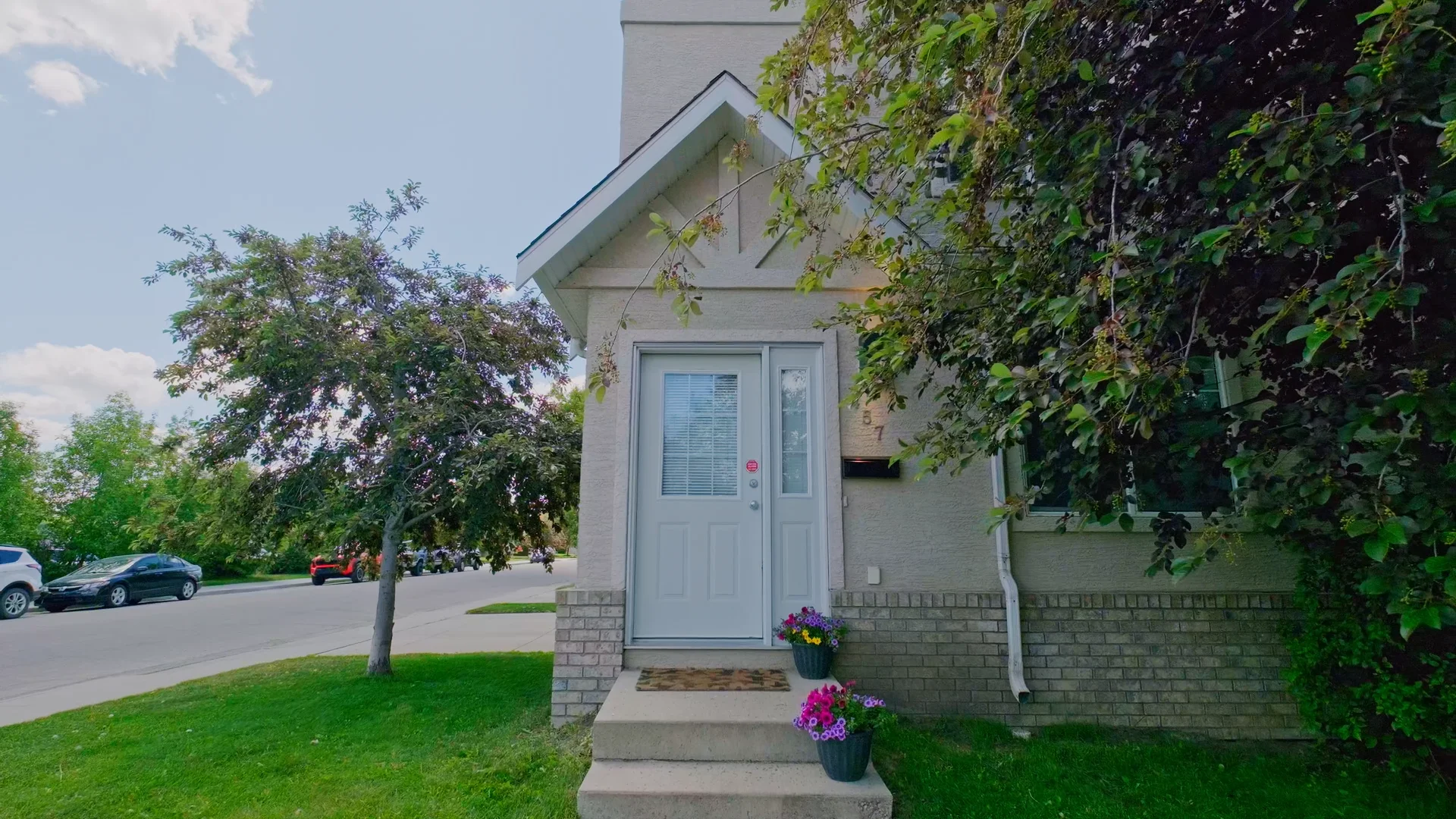 Amanda Higgs - 457 20 Ave NE on Vimeo