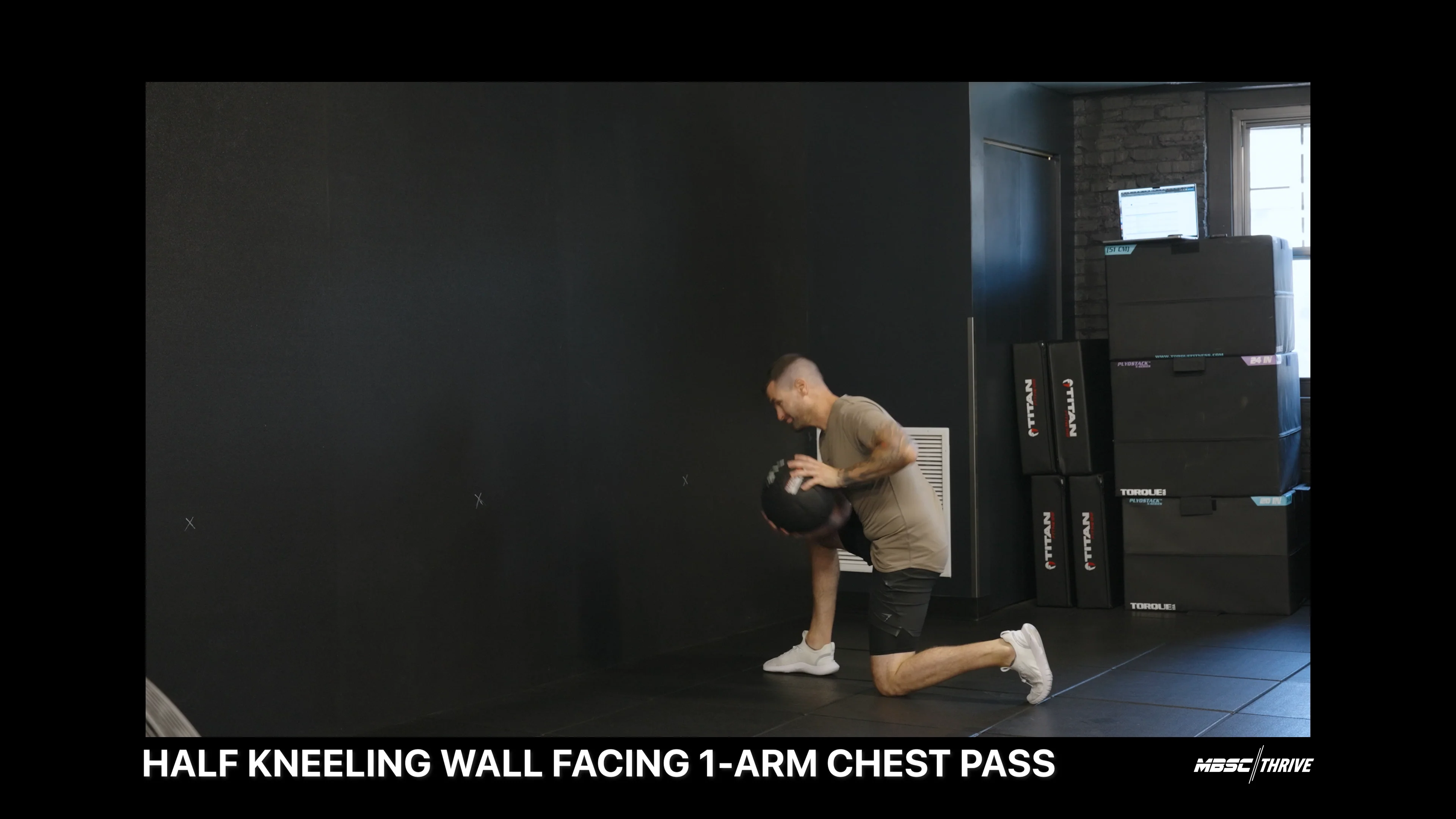HALF KNEELING WALL FACING 1-ARM CHEST PASS