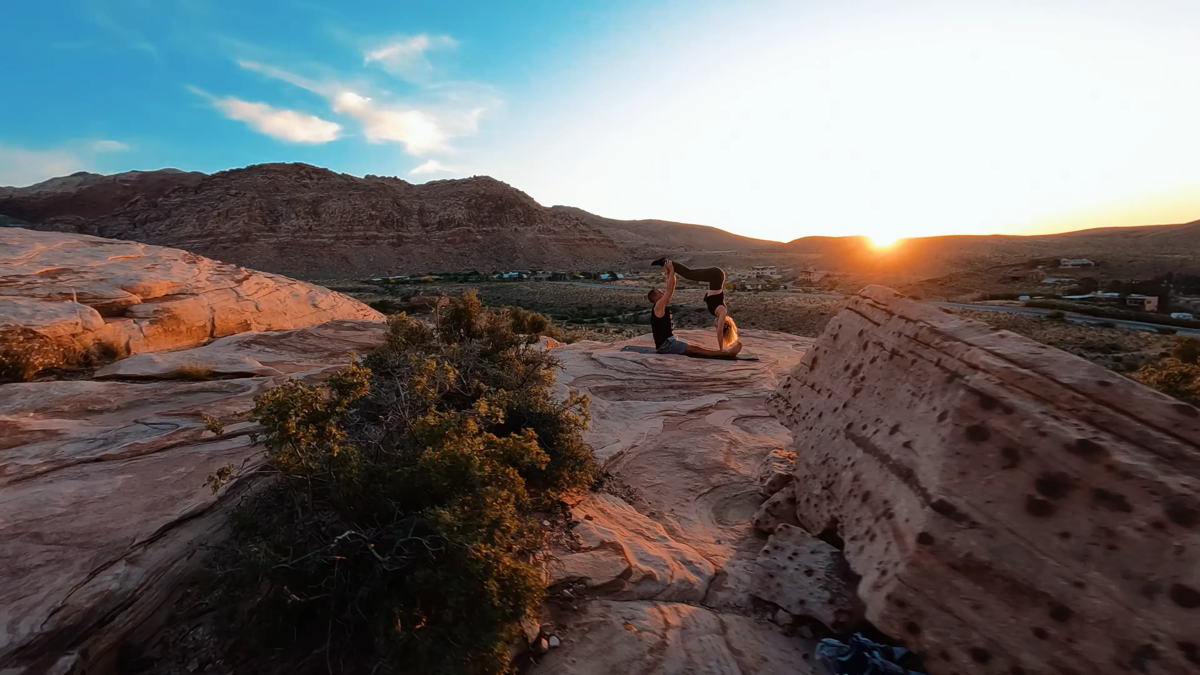 SmokinYoga_4K_Landscape_Example