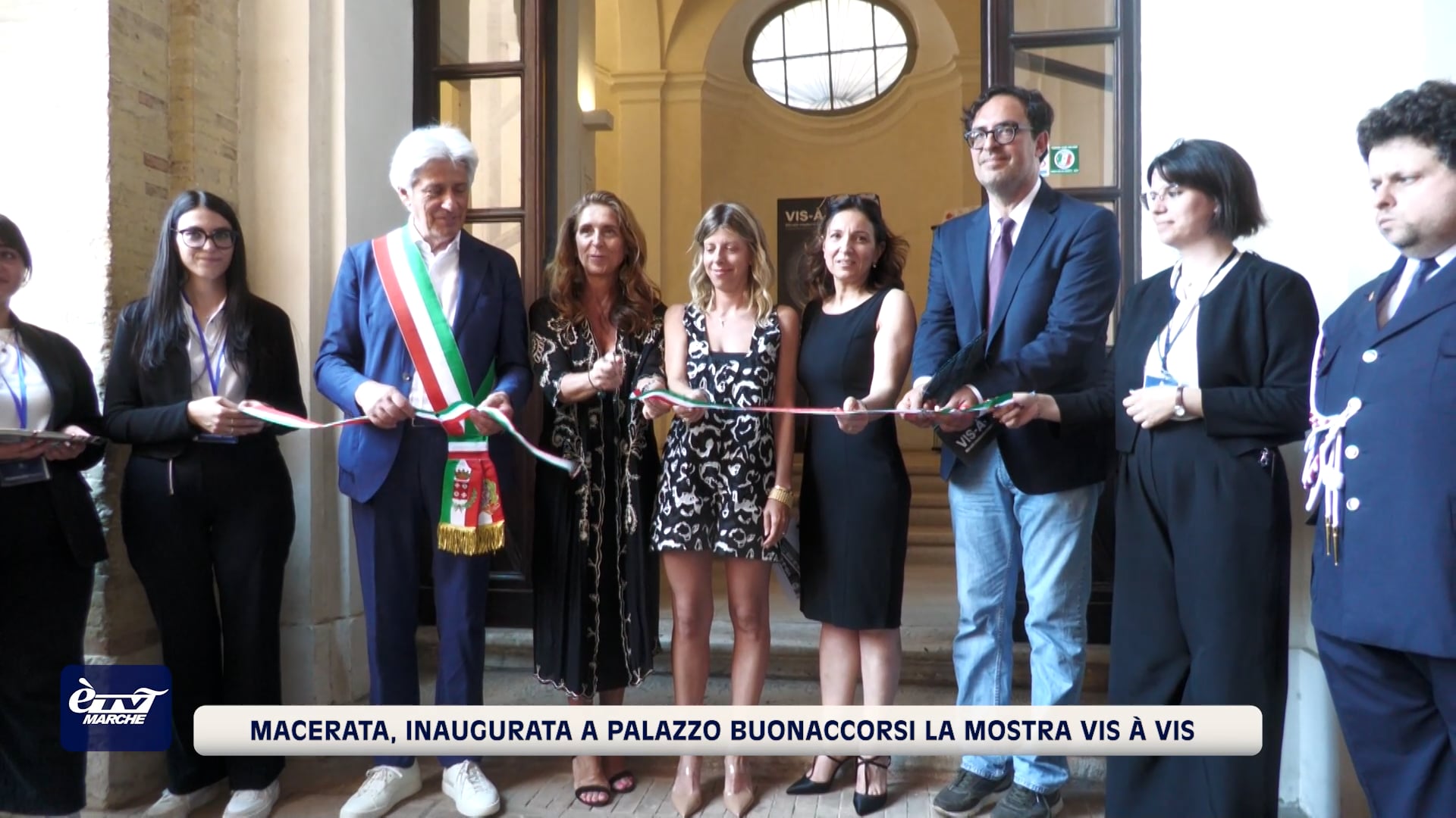 Macerata, inaugurata a Palazzo Buonaccorsi la Mostra Vis à Vis - VIDEO - eTv Marche: Notizie ...